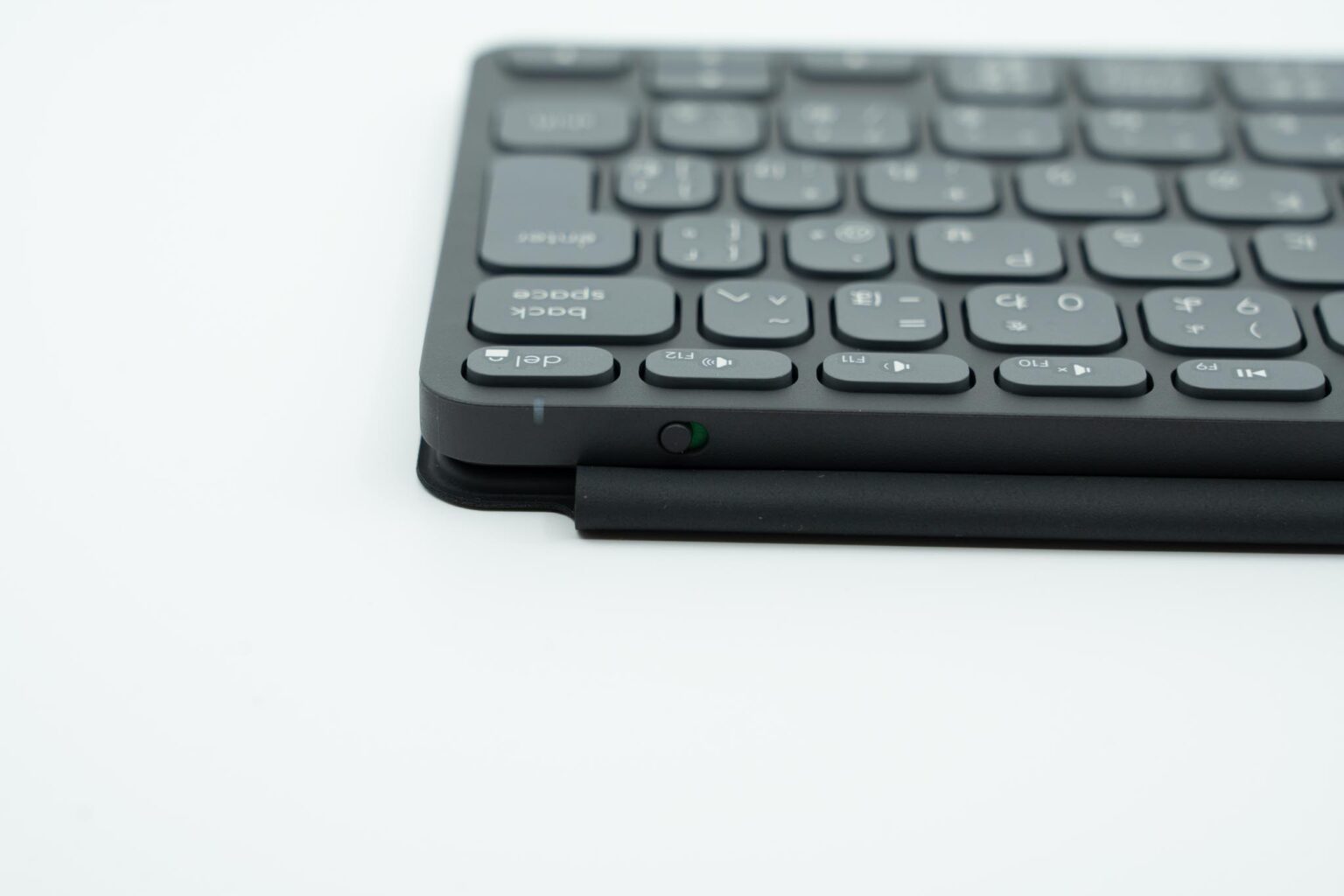 Logicool 「KEYS-TO-GO 2」レビュー｜薄型Bluetoothキーボードの大本命